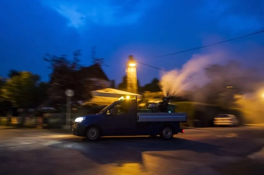 Ψεκασμός ακμαιοκτονίας κουνουπιών το βράδυ της Τρίτης 29 Αυγούστου στη ...